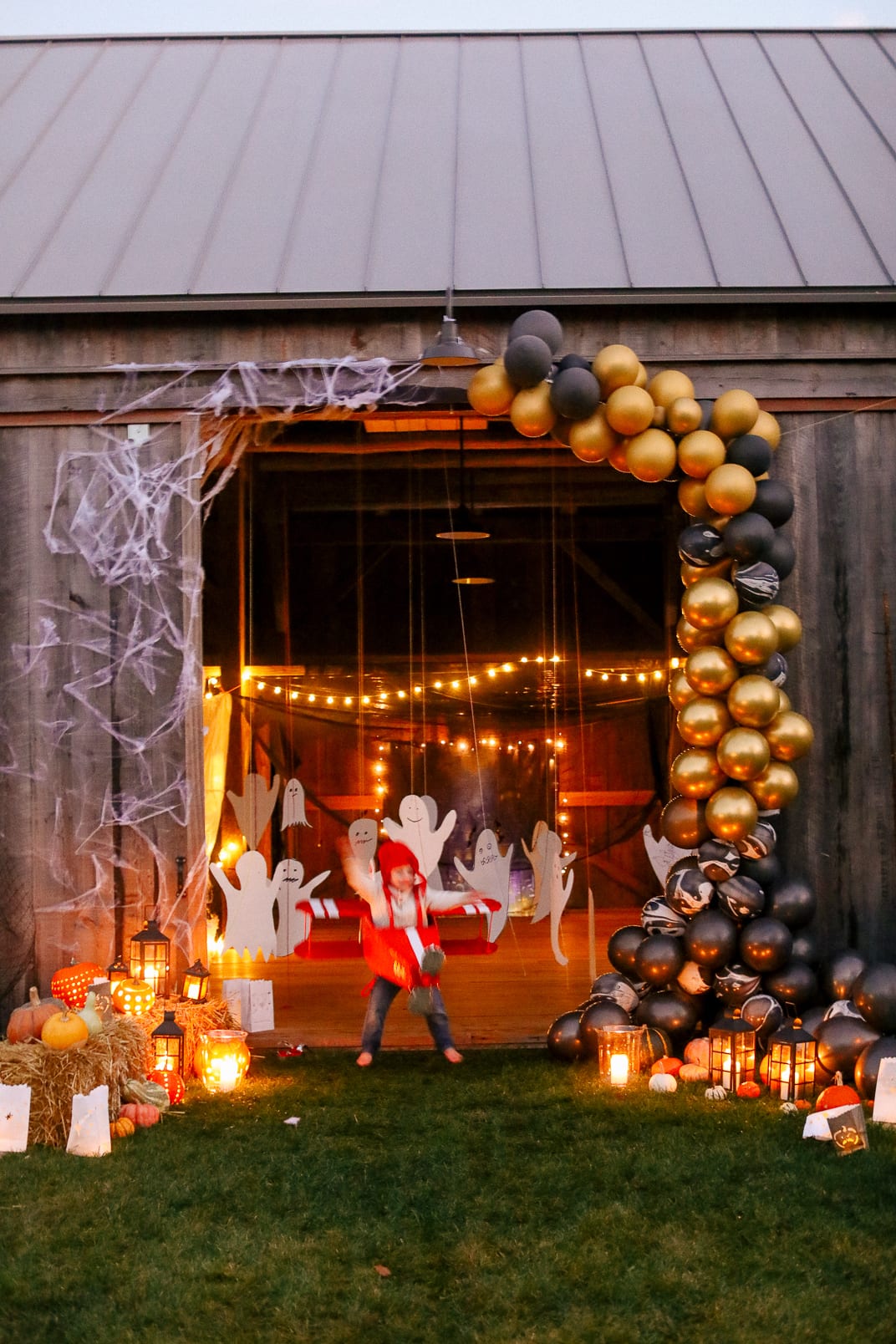 HAUNTED HALLOWEEN BARN - Lucy Cuneo