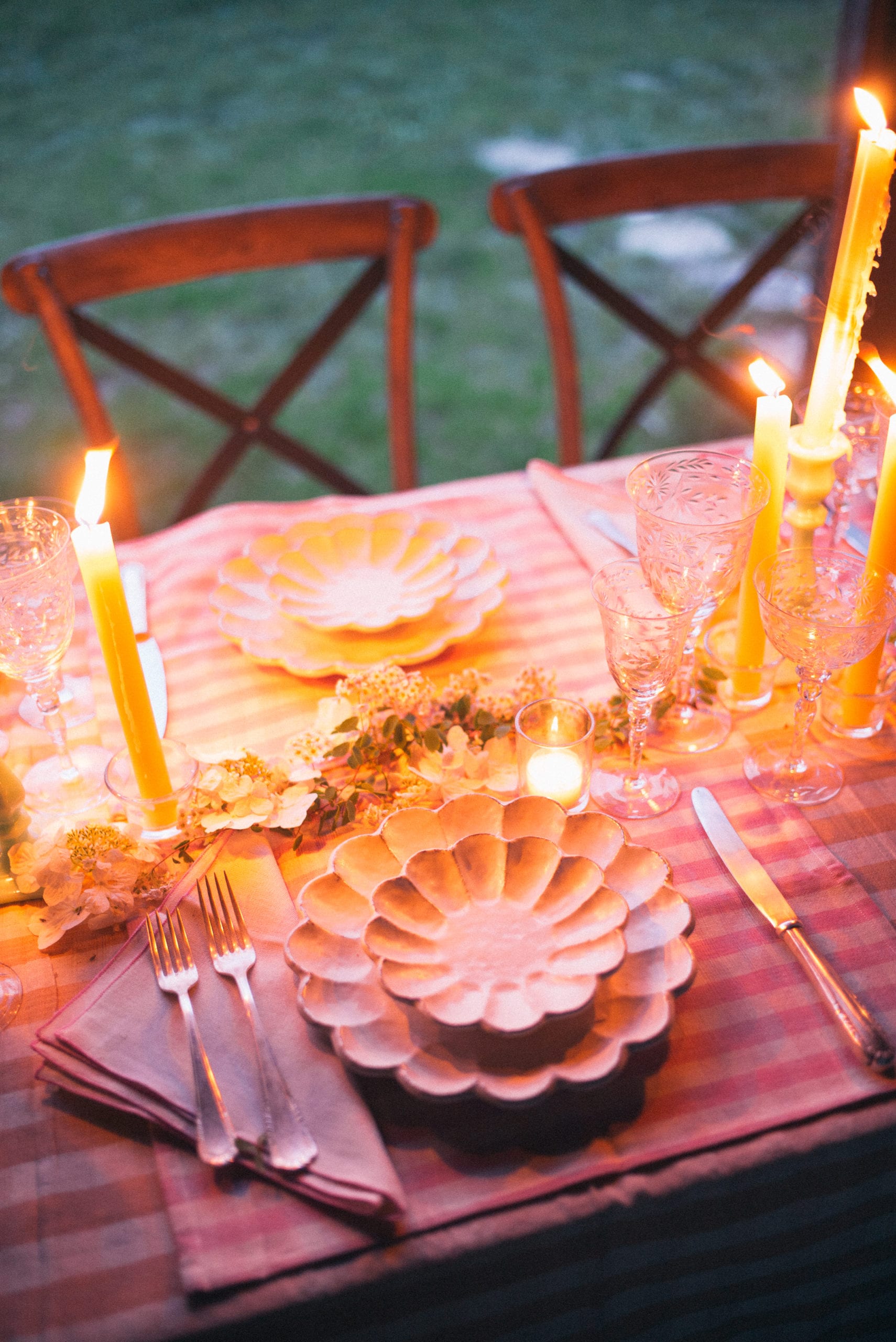 TABLE INSPIRATION: SOFT & ROMANTIC SUMMER EVENING | Lucy Cuneo